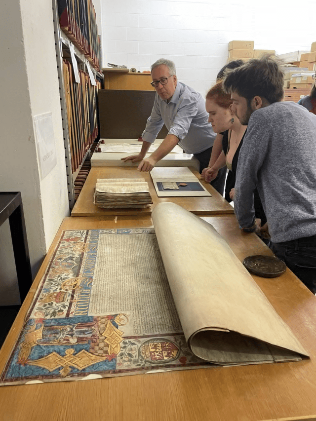 Discovering Archives and Collections: A Day in Pictures – READING HISTORY